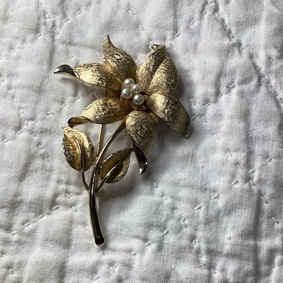 Coro | Jewelry | Vintage Coro Brooch | Poshmark